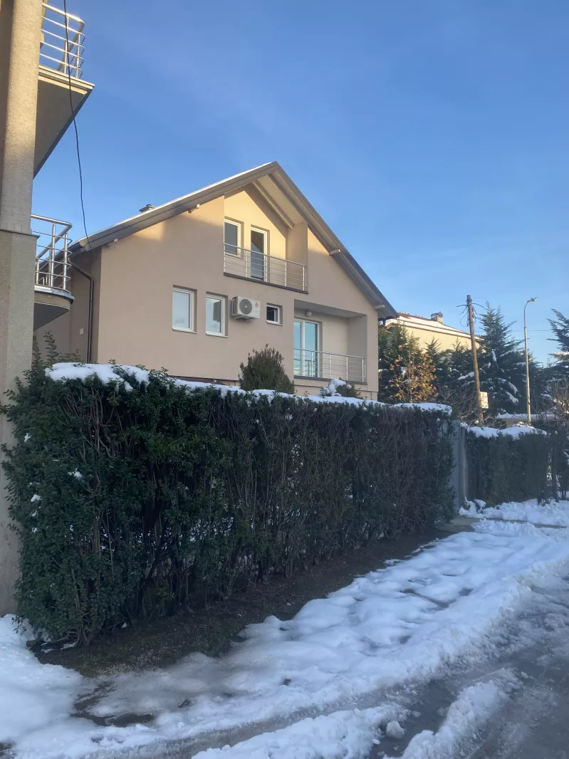 Ilmi Qosa - Shkolla fillore “Gjon Sereçi”