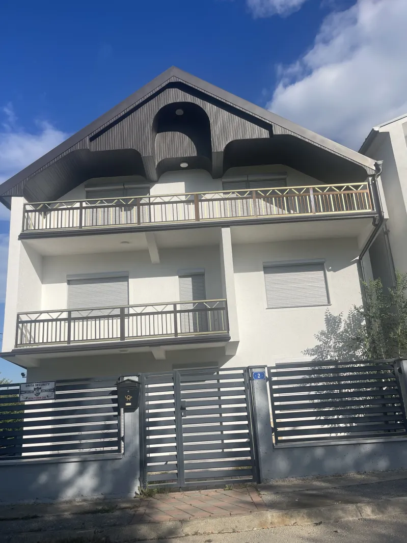 Demush Selimi - Gjimnazi “Zenel Hajdini”